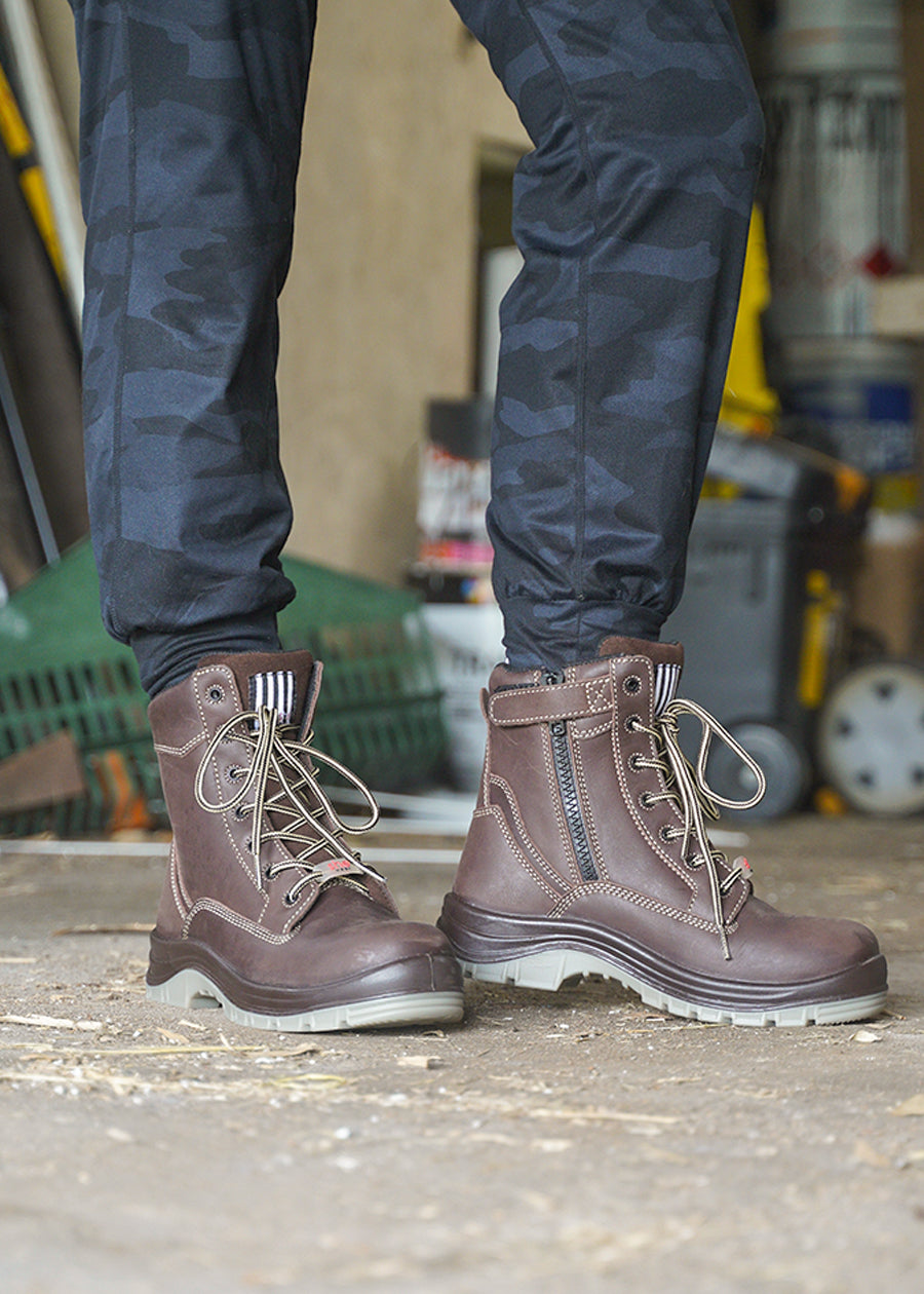 Pursues: women's safety work boots (zip) – she wear